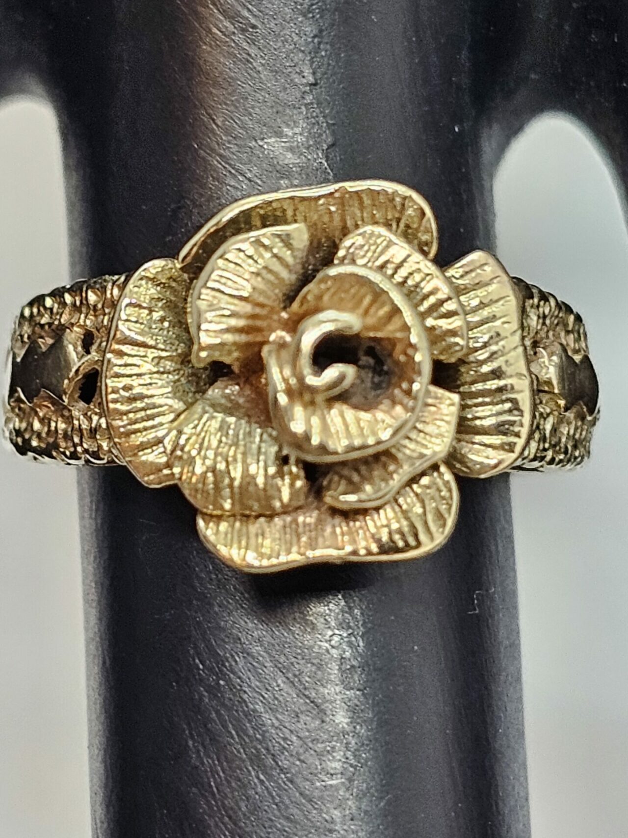 Rose cast Gold Ring - RUSTIC RETRO