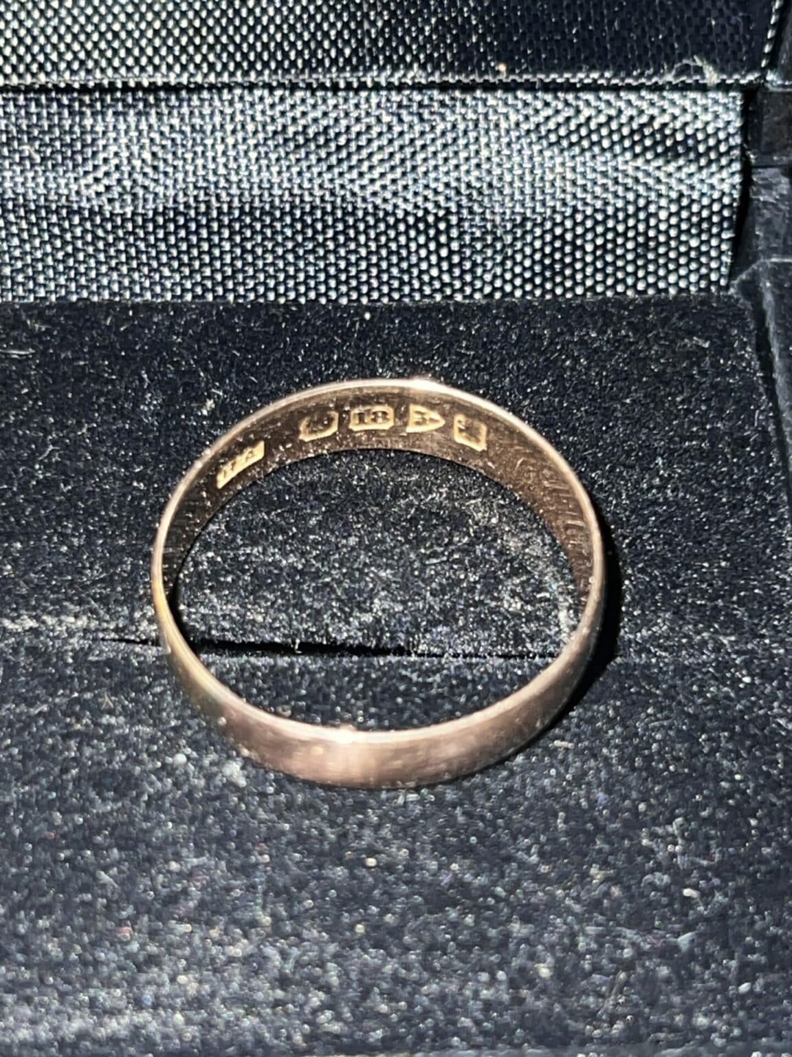 18ct gold preloved wedding band - RUSTIC RETRO