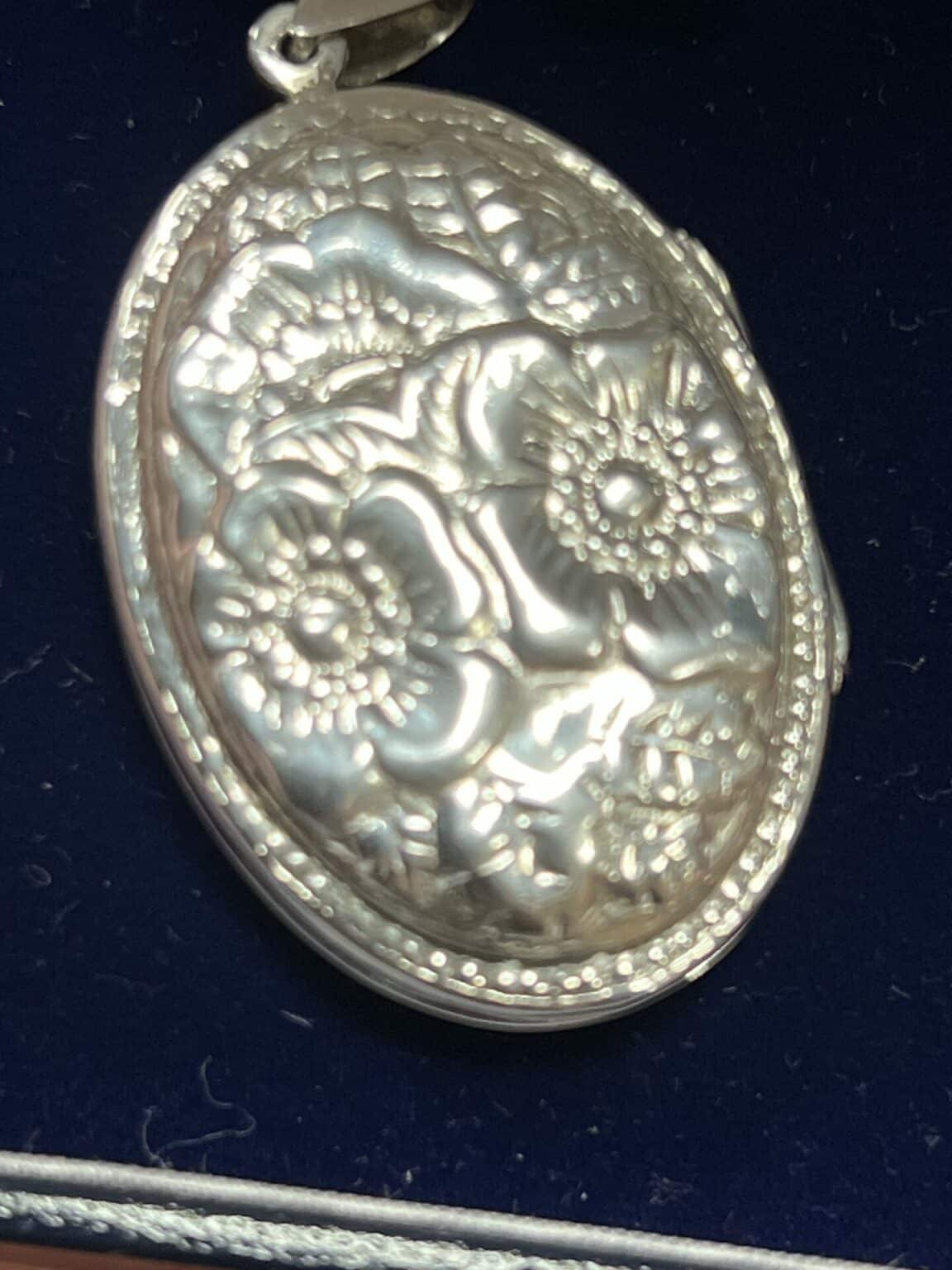 Large silver locket floral decoration - RUSTIC RETRO