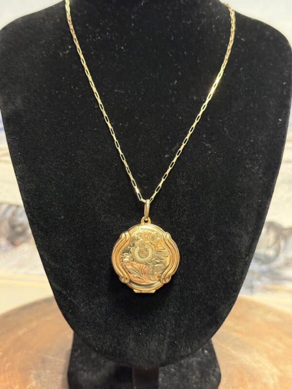 Large vintage 9ct gold locket and chain - RUSTIC RETRO